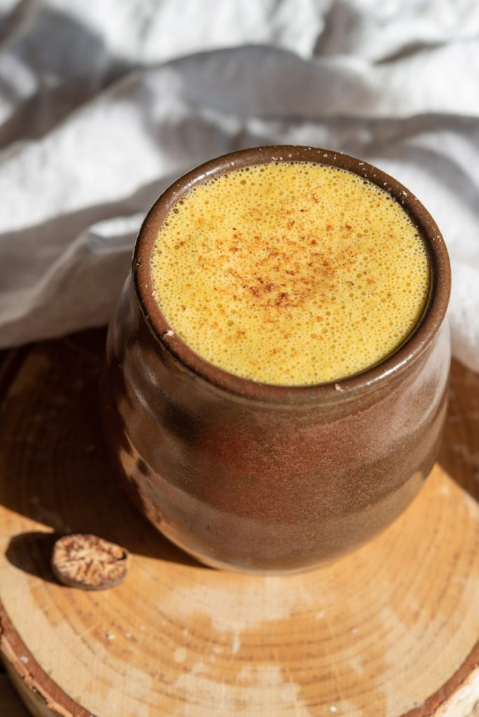 Soothing Pumpkin Maca Latte (Maca Powder, Paleo, Vegan) | The Frayed Apron